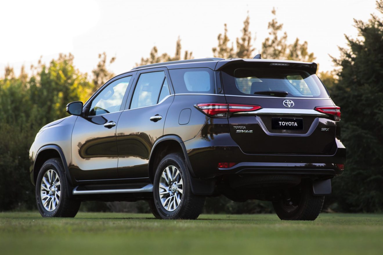 Toyota SW4 tem novo visual e motor diesel mais potente – AutoIndústria
