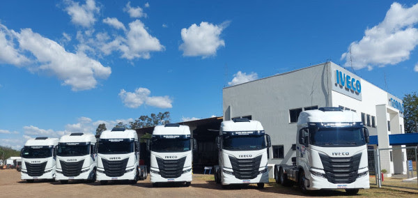 FB Transporte amplia frota com seis Iveco S-Way – AutoIndústria